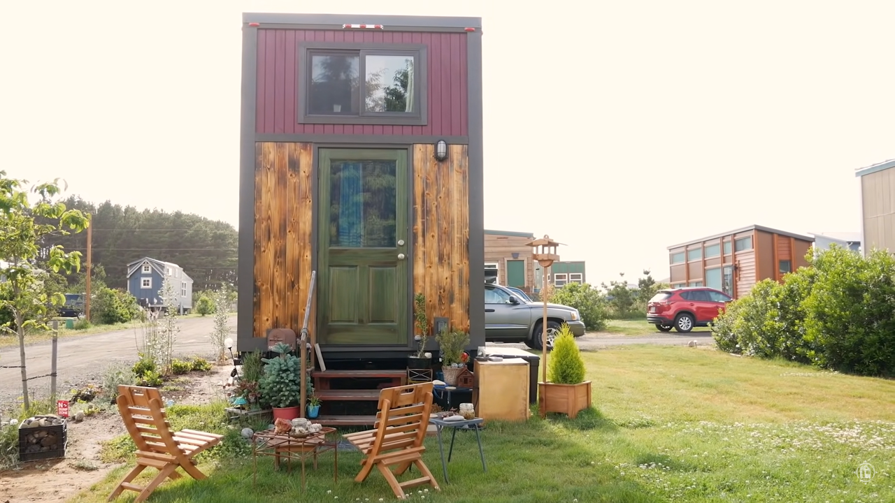 Woman crashes 1st tiny home during move, so she builds a better one