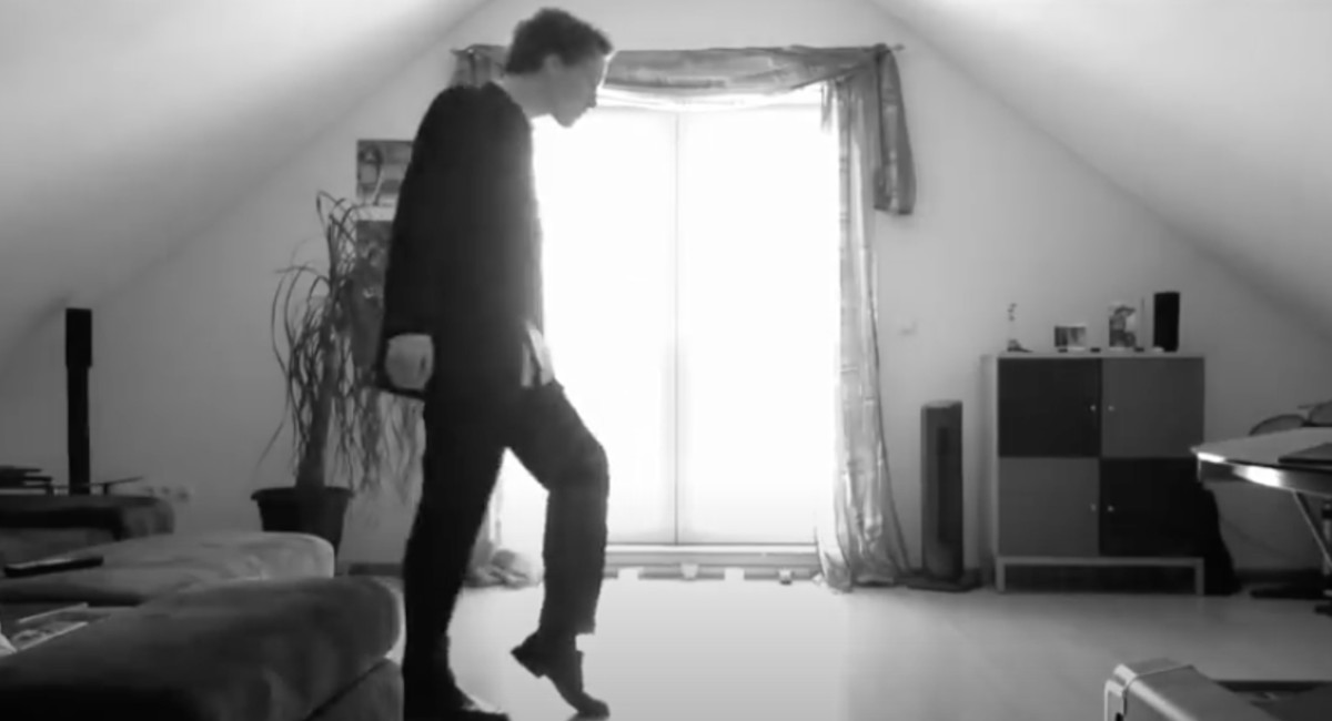 Handsome guy teaches himself to dance, delivers top-notch routine to ...