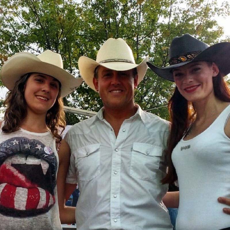 100+ performers do rollicking country line dance in sync