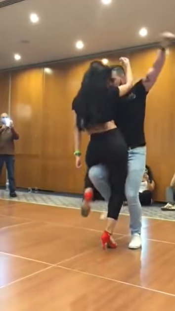 Couple’s sensual dance is hard to look away from