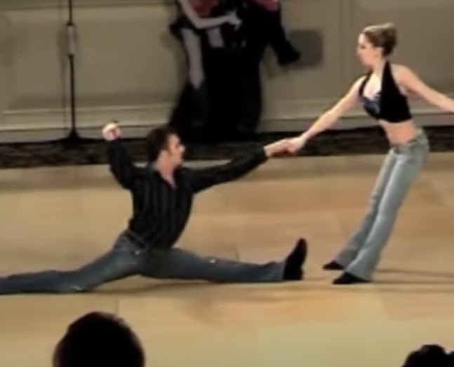 Couple’s Sizzing Dance Heats Up Floor