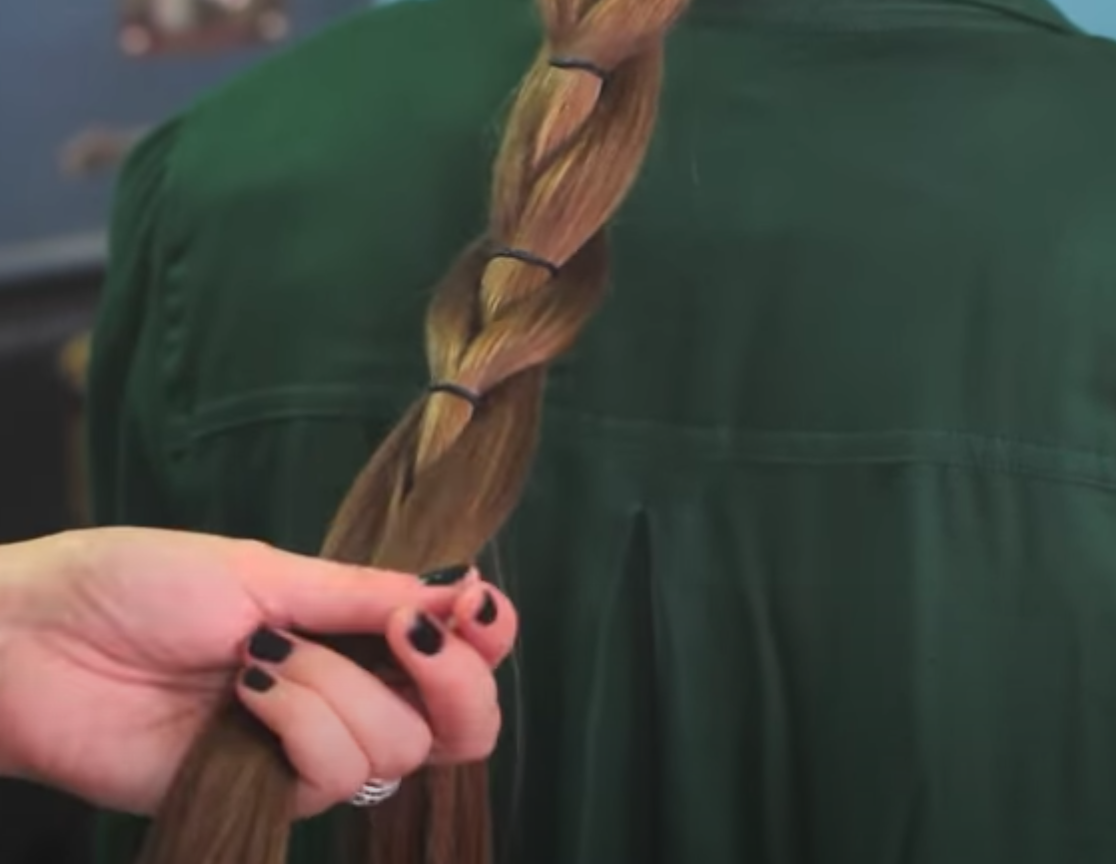 Mom Divides Hair Into Three Parts For Beautiful Style