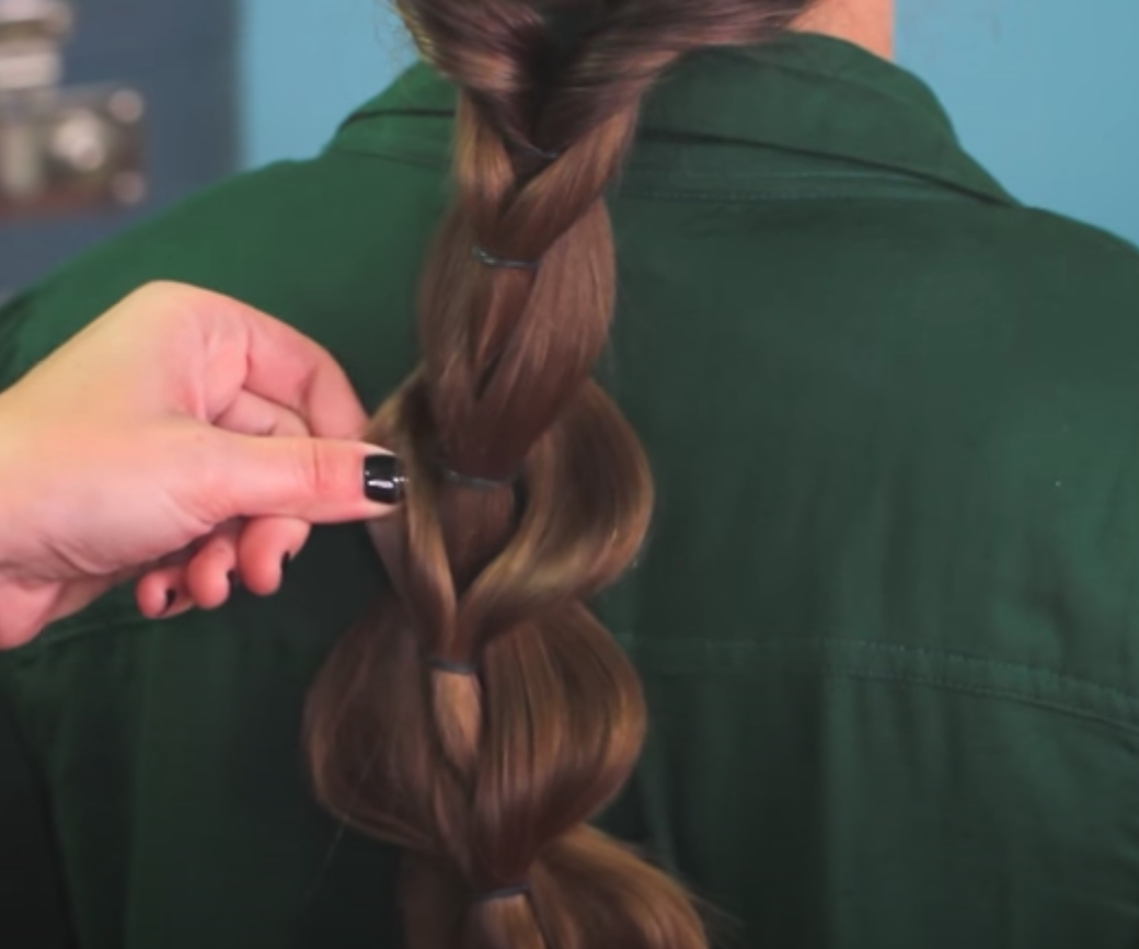 Mom Divides Hair Into Three Parts For Beautiful Style