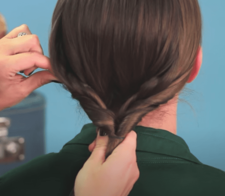 Mom Divides Hair Into Three Parts For Beautiful Style
