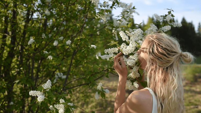 Woman hangs laundry – gives glimpse into life in Sweden on the first ...