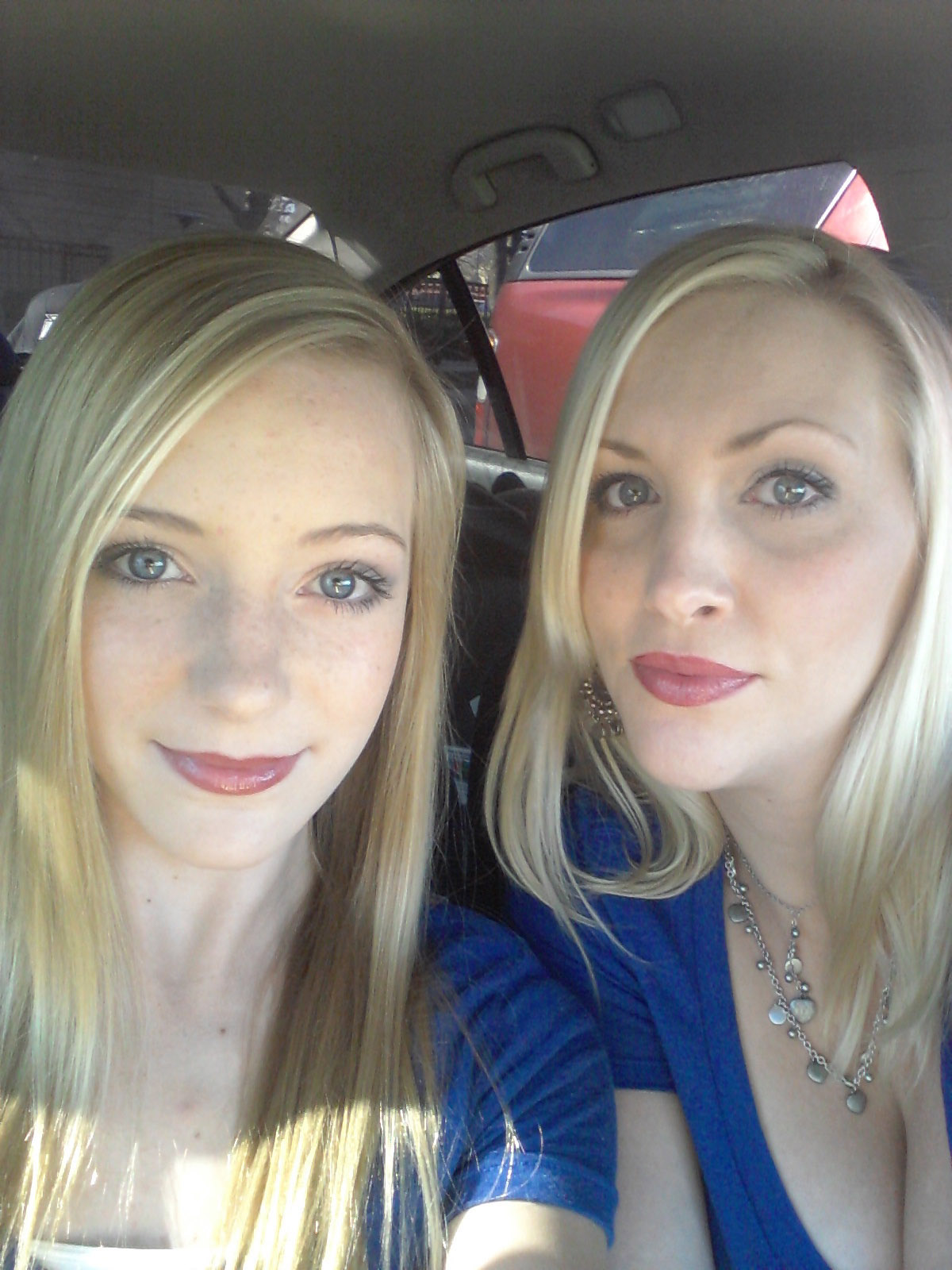 30 Daughters who look so much like their moms it’s hard to tell the ...