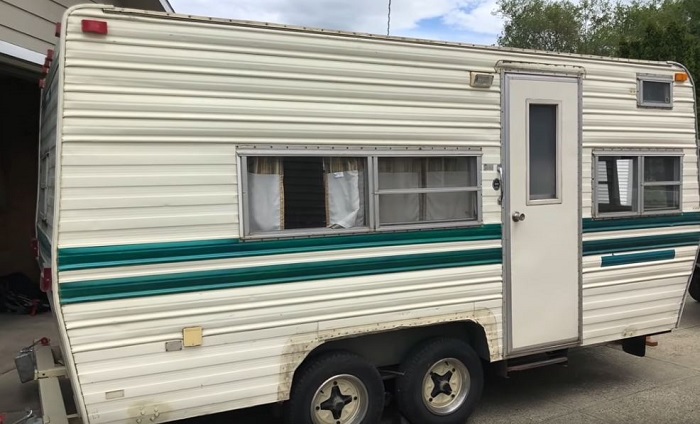 Junky RV from the 70’s gets a new vintage makeover and it looks better ...