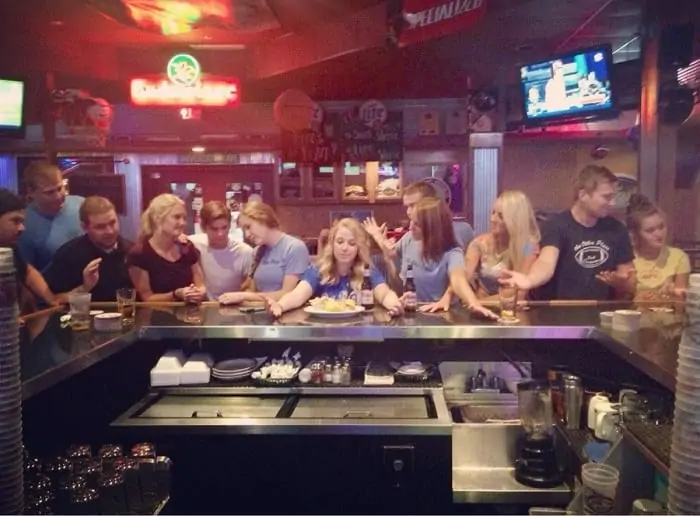 45 hilarious servers who delivered way more than we ordered