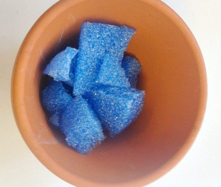 40 examples of pool noodles being perfect for any home hack