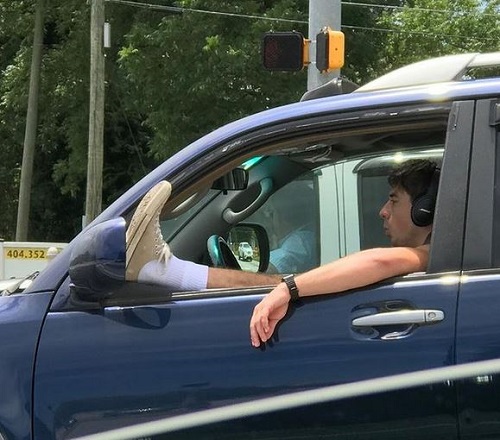 50 Photos Of Drivers Whose Decisions Defy All Logic