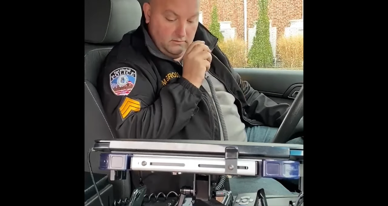 Officer fights back tears hearing daughters voice on other end of final ...