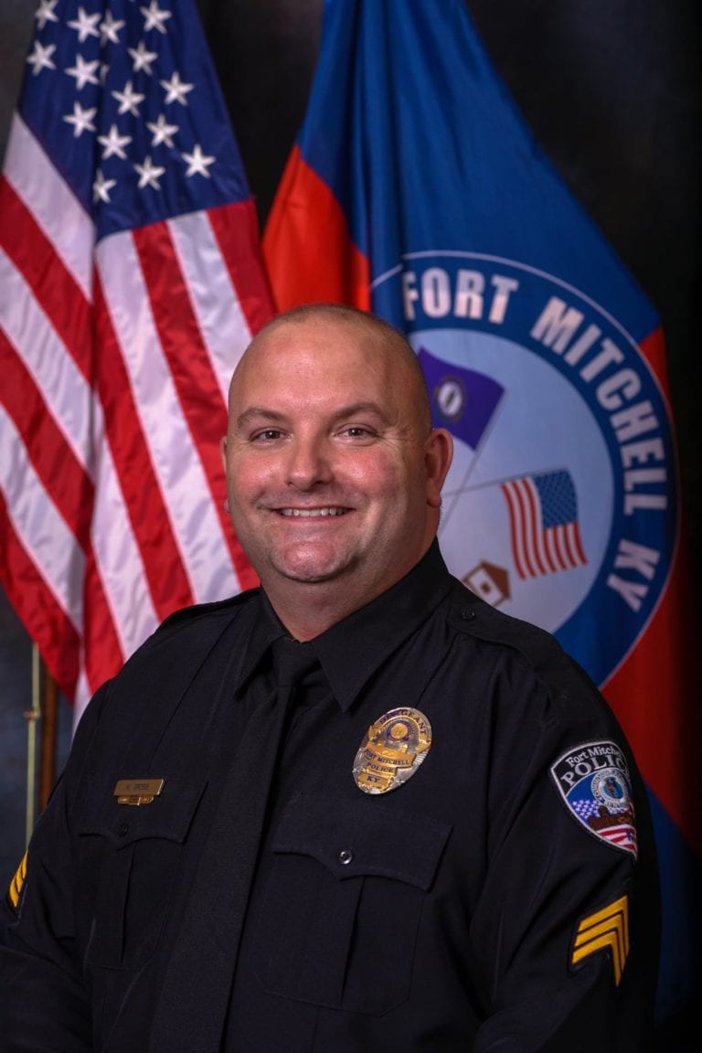 Officer fights back tears hearing daughters voice on other end of final ...