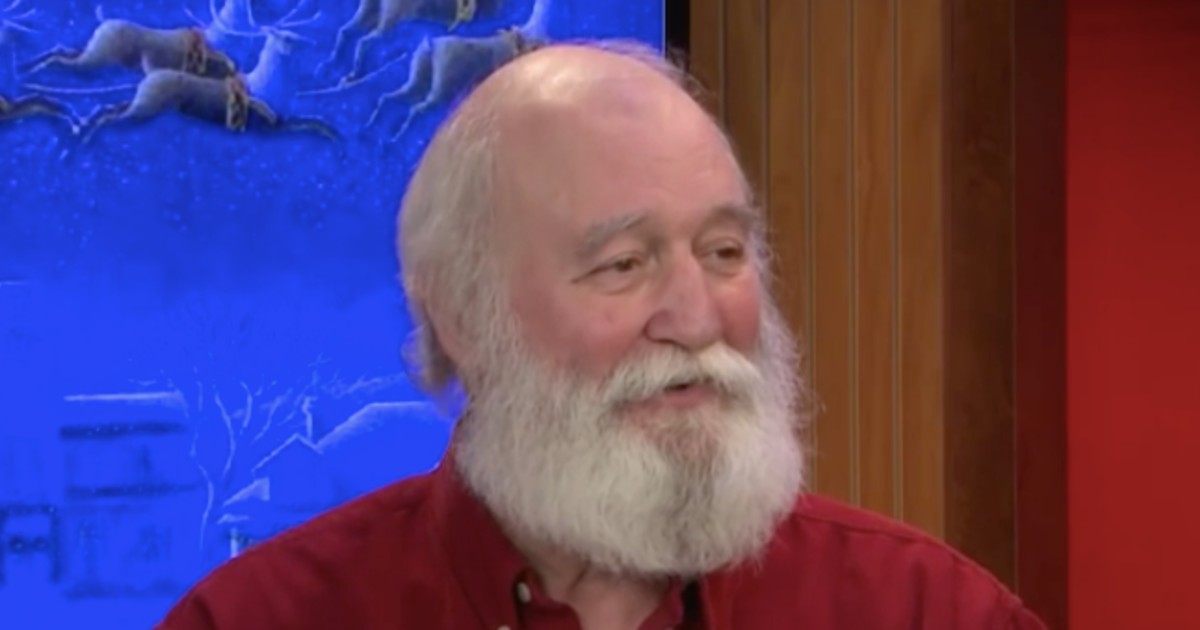 Christmas magic exists when 3-year-old spots Santa in public