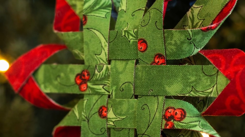 No-sew Scandinavian star ornament is as easy to make as it is beautiful