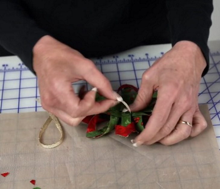 No-sew Scandinavian star ornament is as easy to make as it is beautiful