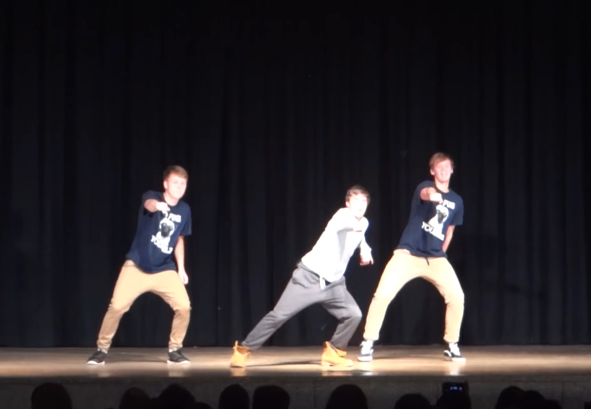 3 Young men leave crowd howling when they start shaking on stage
