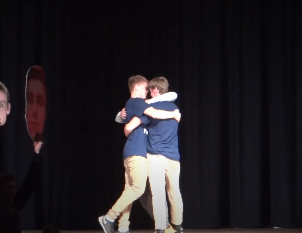 3 Young men leave crowd howling when they start shaking on stage