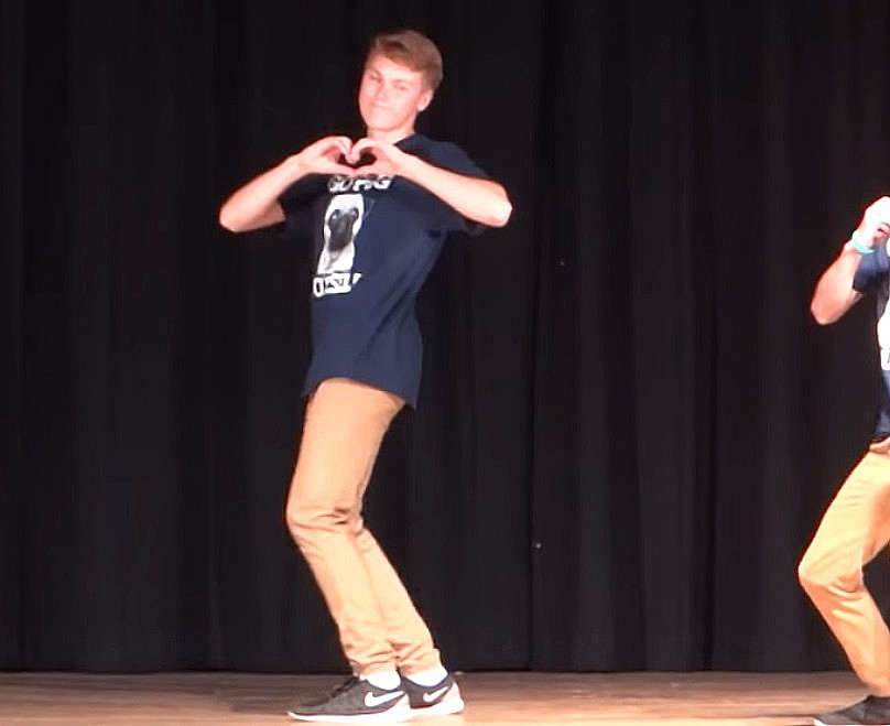 3 Young men leave crowd howling when they start shaking on stage