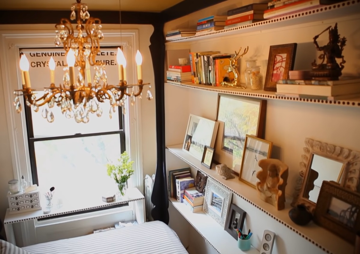 Woman gives a look inside her 78 square-foot bedroom in Brooklyn