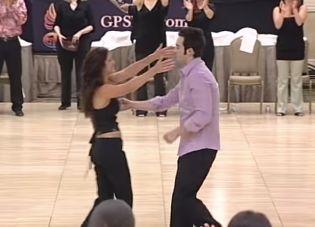 Couple’s sexy 1st place routine has a turn of events when new song comes on