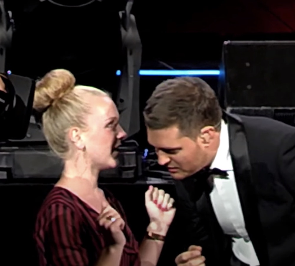 Nervous fan takes mic at Michael Bublé concert. Leaves crowd howling ...