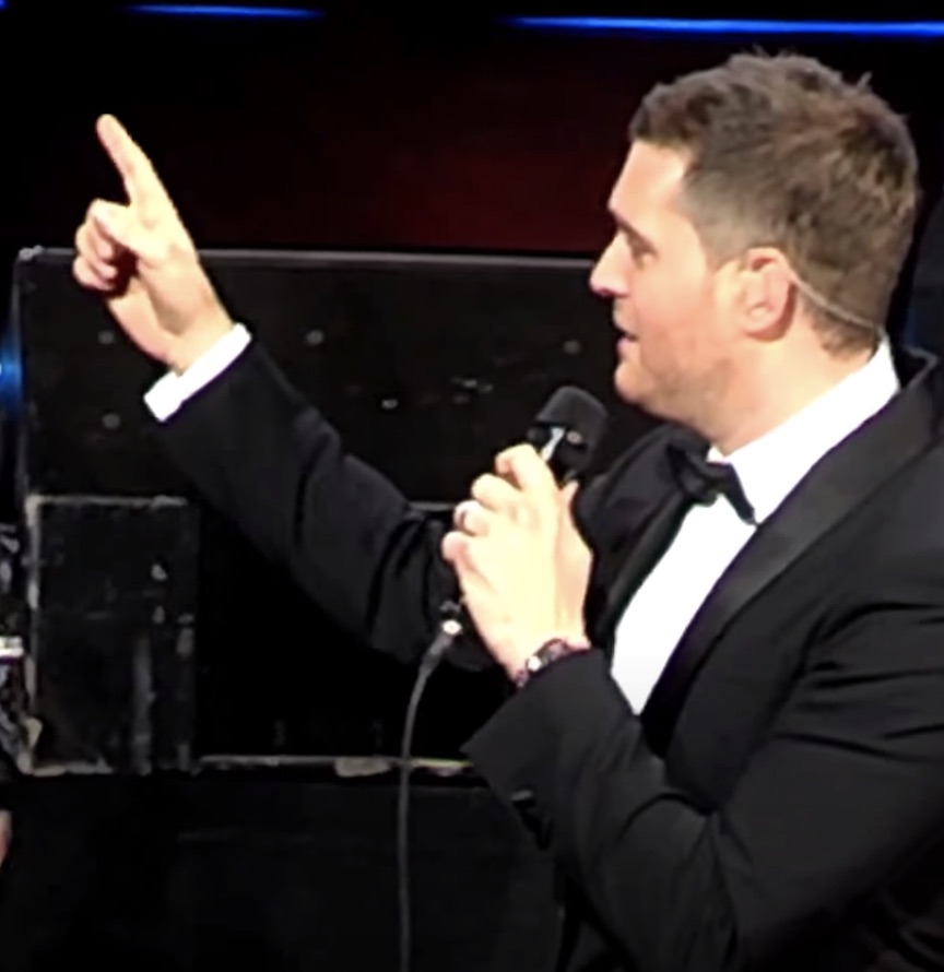 Nervous fan takes mic at Michael Bublé concert. Leaves crowd howling ...