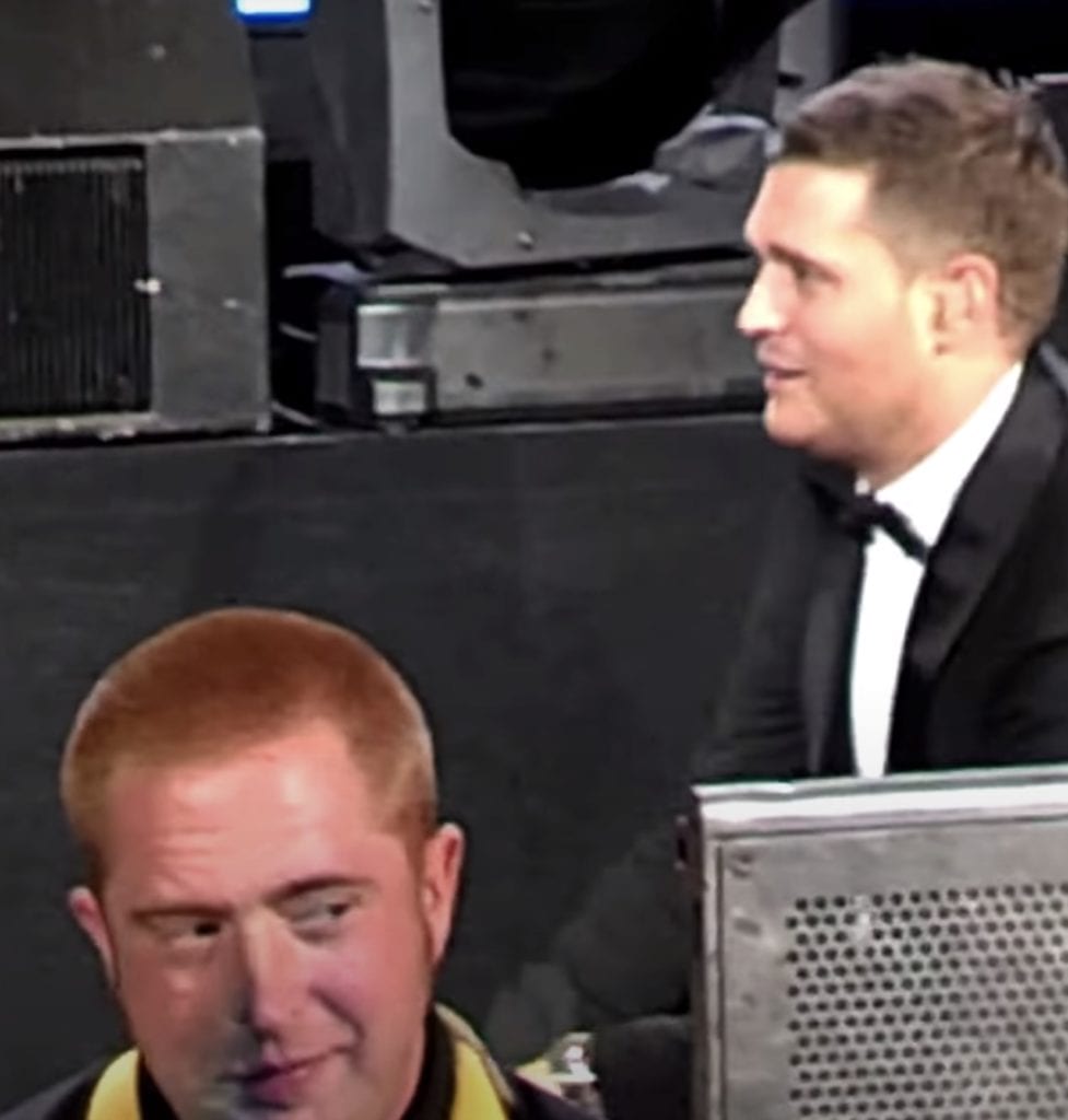 Nervous fan takes mic at Michael Bublé concert. Leaves crowd howling ...