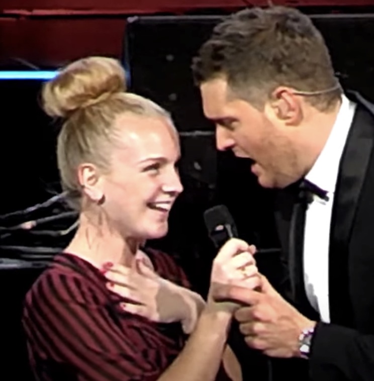 Nervous fan takes mic at Michael Bublé concert. Leaves crowd howling ...