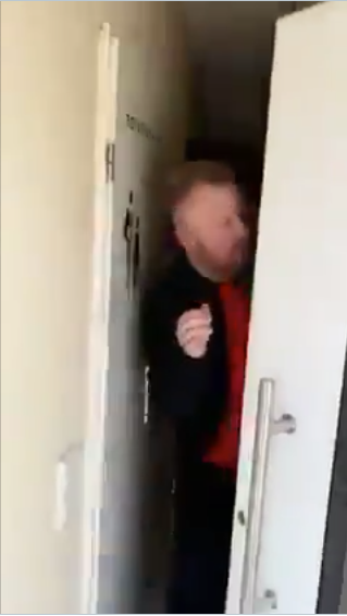 Everyone should know this international sign for 'help me'