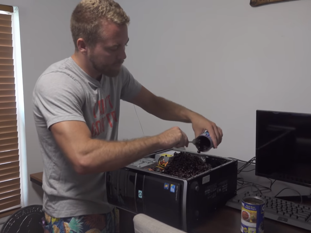 Prankster fills his computer with beans and calls a repairman