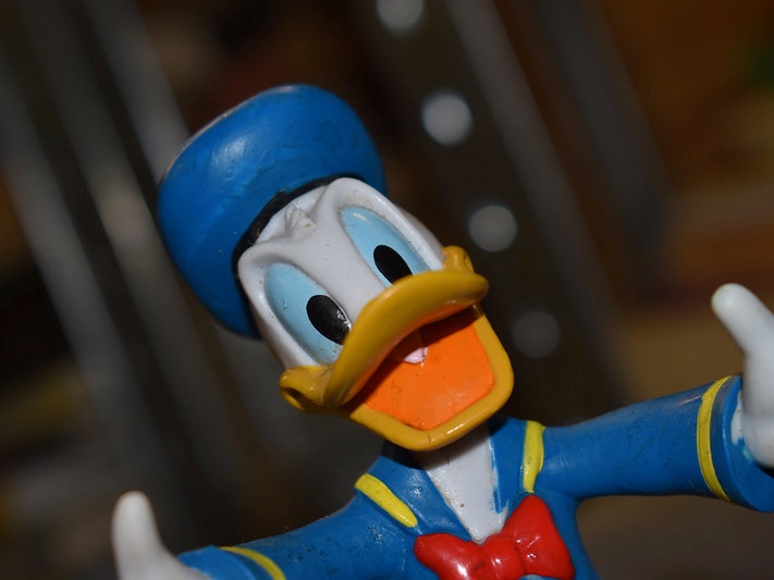 Grandad confuses telemarketer with hilarious Donald Duck voice
