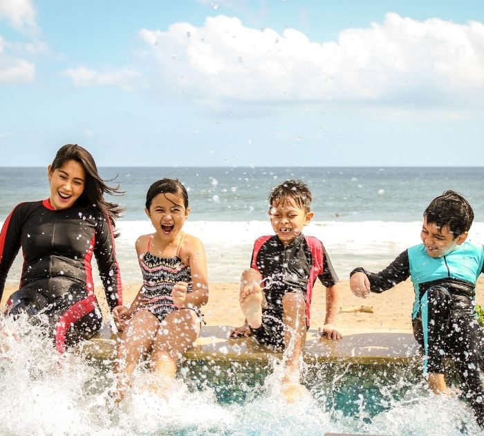 7-year-old is family’s only hope after accident so he swims one hour to ...