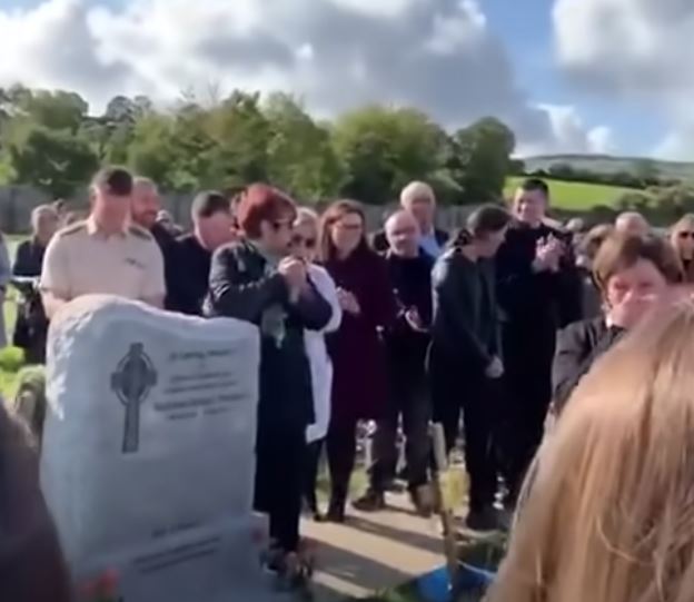 People's tears turn from sadness to laughter when they hear man's last ...