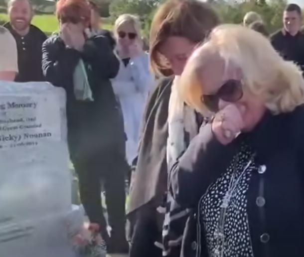 People's tears turn from sadness to laughter when they hear man's last ...