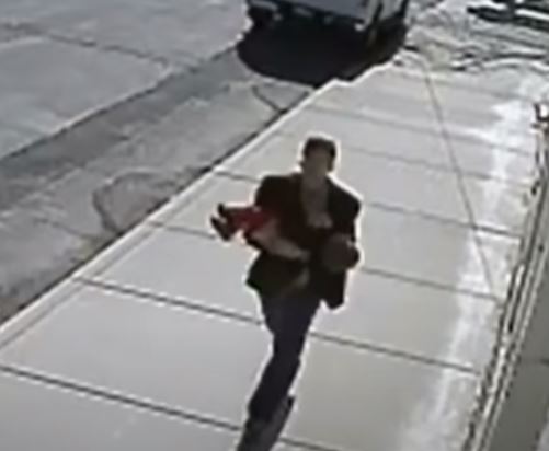 Brave 8-year-old girl rescues her toddler brother from a kidnapper