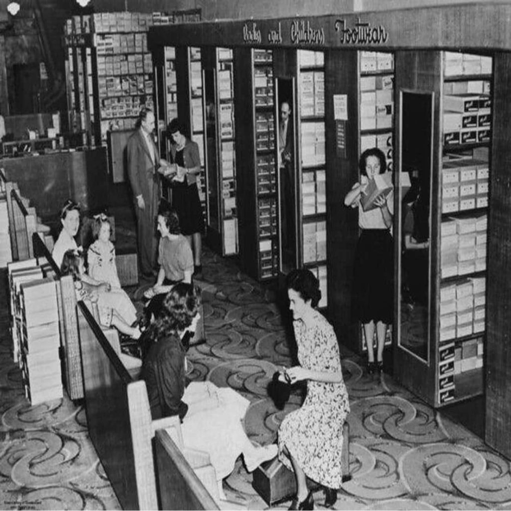 20 fascinating vintage photos of old department stores