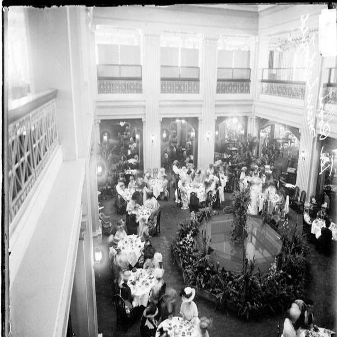 20 fascinating vintage photos of old department stores