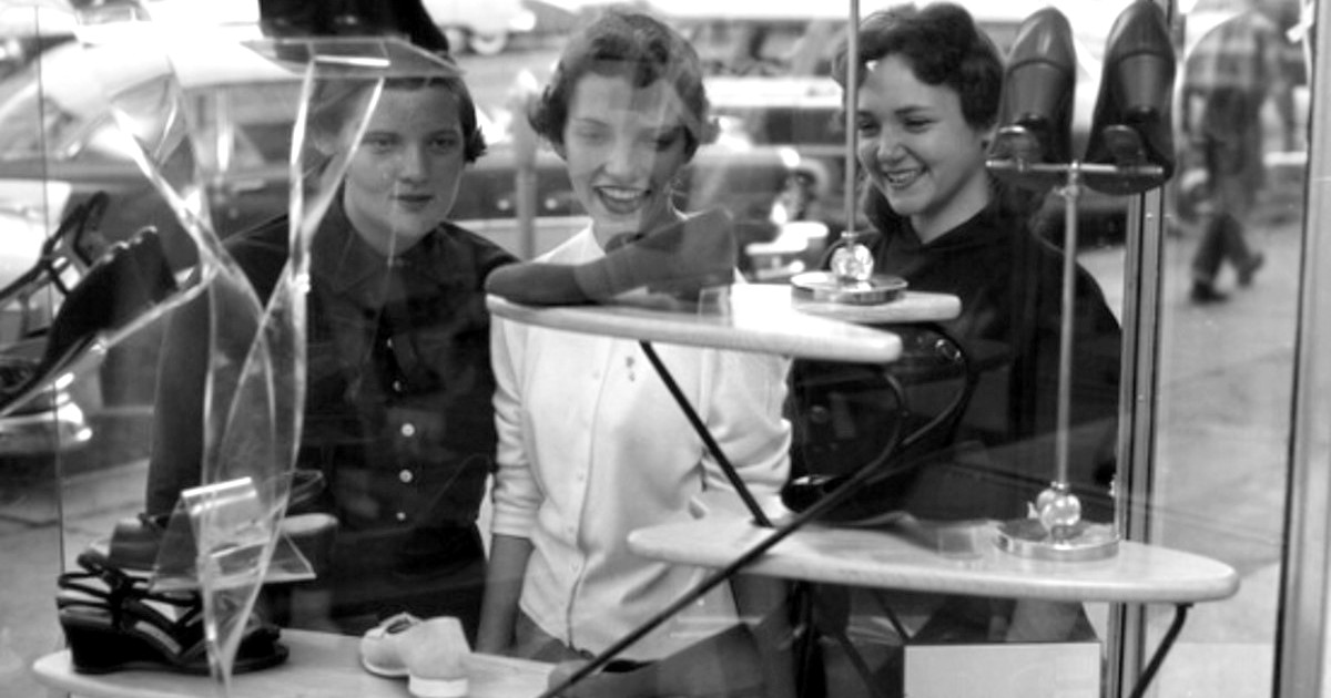 20 fascinating vintage photos of old department stores