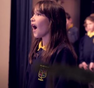 Girl with autism performs beautiful Christmas version of ‘Hallelujah’