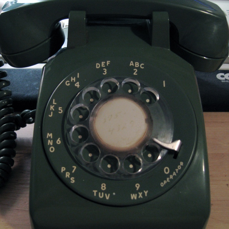 Teens are hilariously puzzled trying to figure out how to use rotary phone
