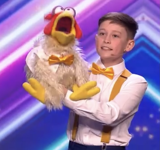 13-year-old steals show with hilariously “naughty” side-kick