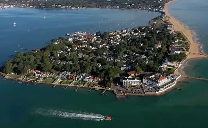 Diver finds “immaculate” artifacts from 13th century shipwreck