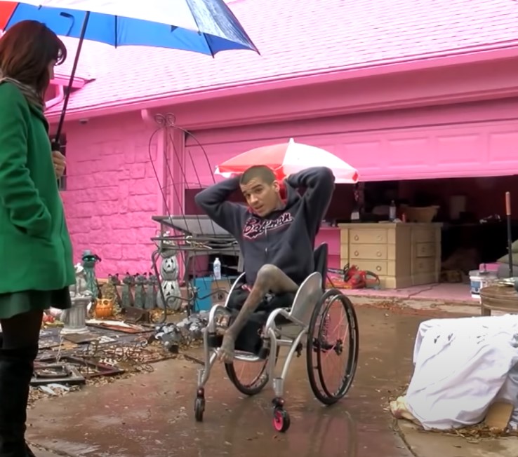 Guy has neighbors upset after he paints his whole house hot pink