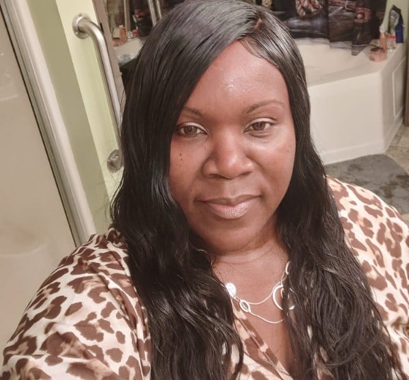 Couple’s card is declined buying gifts for kids so stranger says ‘I’ll ...