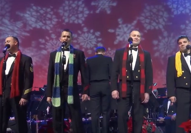 US Navy Band brings down the house performing Christmas classic