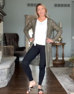 15 Appropriate Legging Outfits For Women Over 50