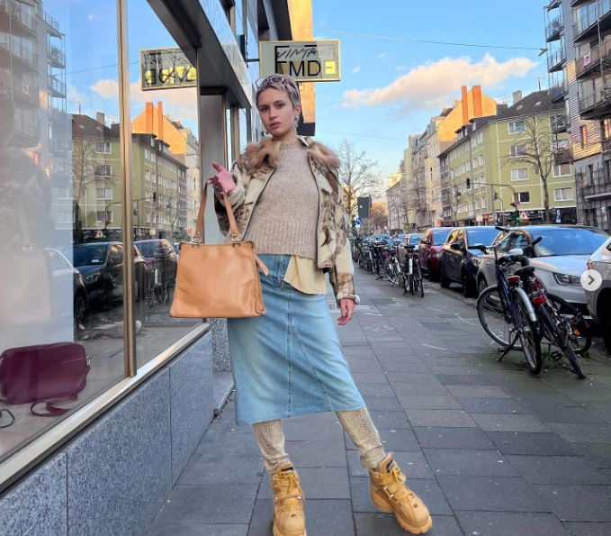 20+ Embarrassing Fashion Mistakes Adding 10 Years To Your Look