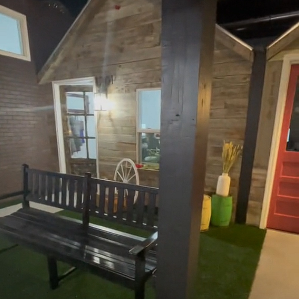 Boss turns office into ‘neighborhood’ where each employee works out of ...