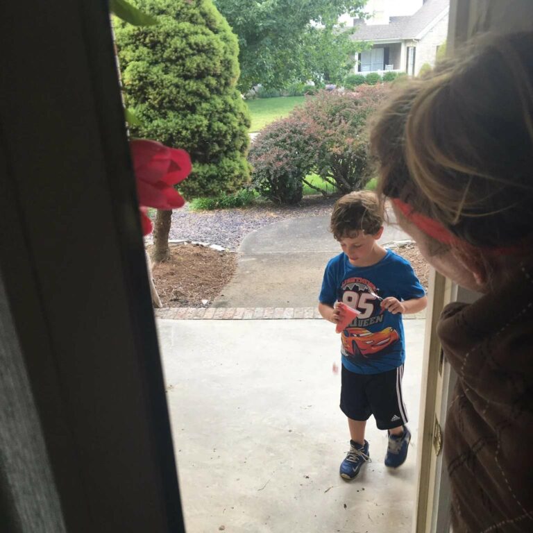 ‌Little boy missing deployed Dad escapes to neighbor with request they ...
