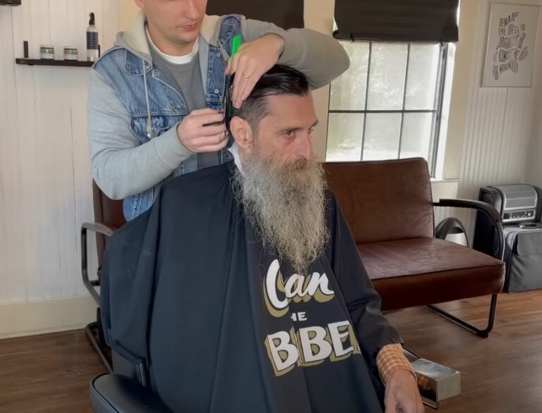 Homeless man gets first haircut after 6 years and looks decades younger